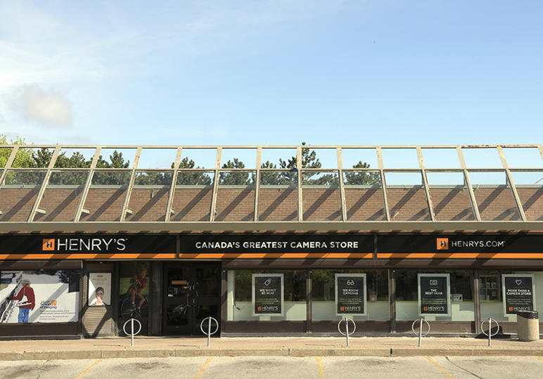 Henry's: Canada's Greatest Camera Store - Thornhill, ON